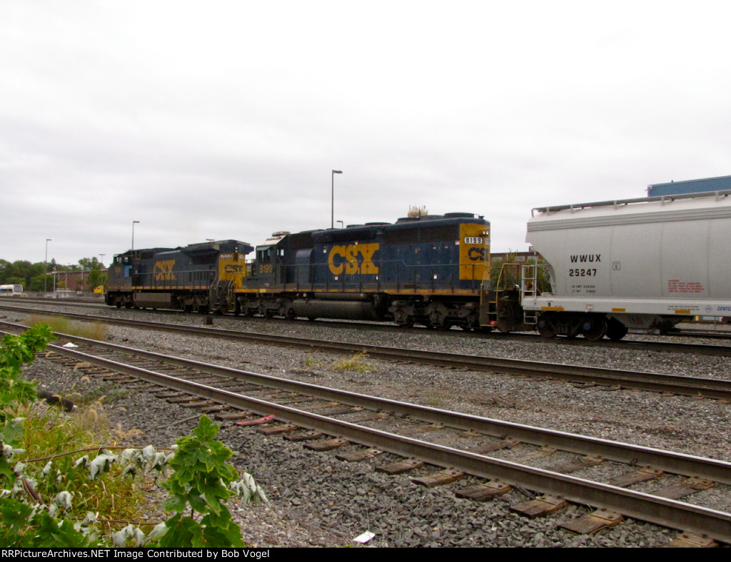 CSX 8199 and 7658